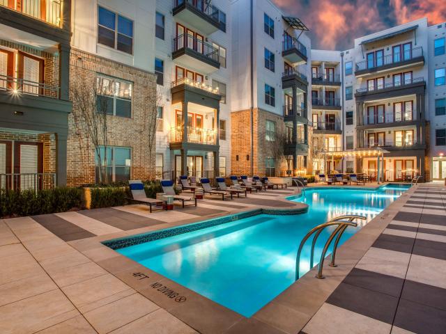2 BR, 2 BA Apartment 111 W Davis St Unit 2413, Dallas, TX 75208