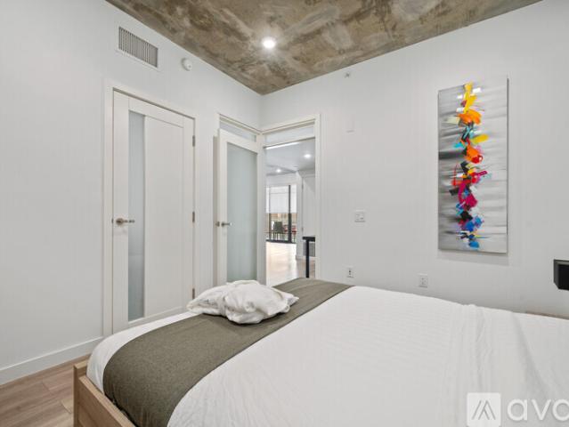 2 BR, 2 BA Apartment 111 N Louise St, Unit TENTEN Glendale Type B, Glendale, CA 91206