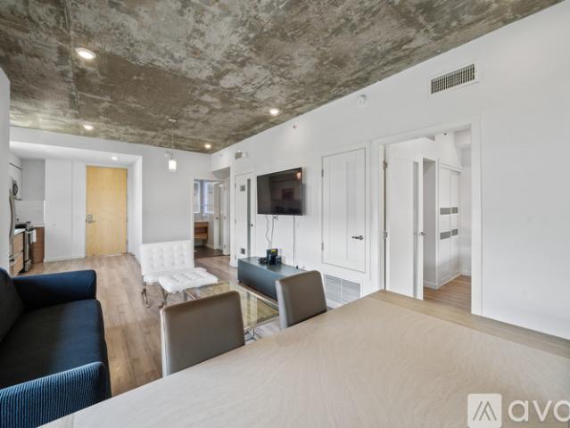 2 BR, 2 BA Apartment 111 N Louise St, Unit TENTEN Glendale Type H, Penthouse, Glendale, CA 91206