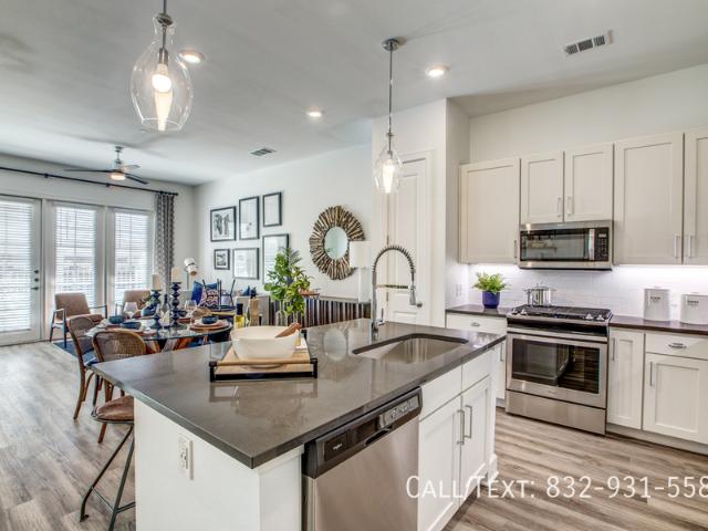 2 BR, 2 BA Apartment 11200 Lockwood Rd, Houston, TX 77044