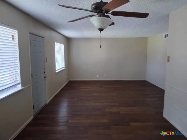 2 BR, 2 BA Apartment 1120 North King Street, Seguin, TX 78155