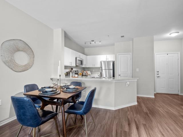 2 BR, 2 BA Apartment 1121 Beachview Street Unit 4105, Dallas, TX 75218
