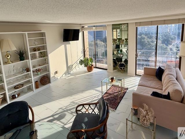 2 BR, 2 BA Apartment 1122 Colorado Street, Unit 1108, Austin, TX 78701