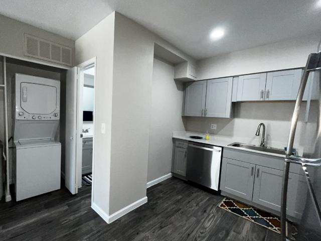 2 BR, 2 BA Apartment 1130 E Grovers Ave Unit 270, Phoenix, AZ 85022