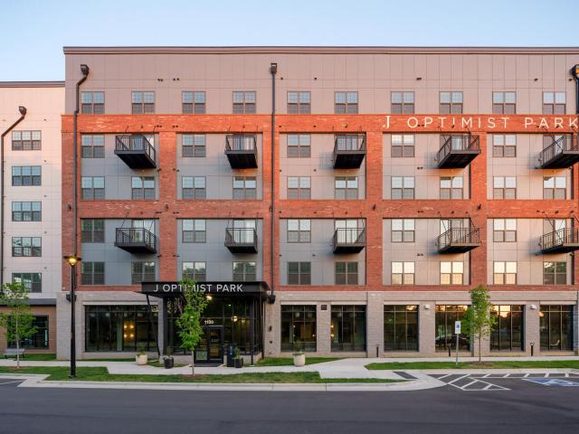 2 BR, 2 BA Apartment 1130 N. College Street Unit 579, Charlotte, NC 28206
