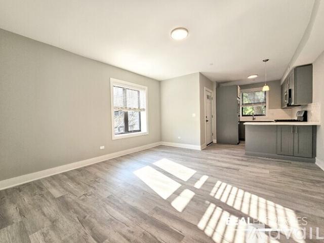 2 BR, 2 BA Apartment 1135 Oak Ave, Unit 2 Bed 2 Bath, Evanston, IL 60202
