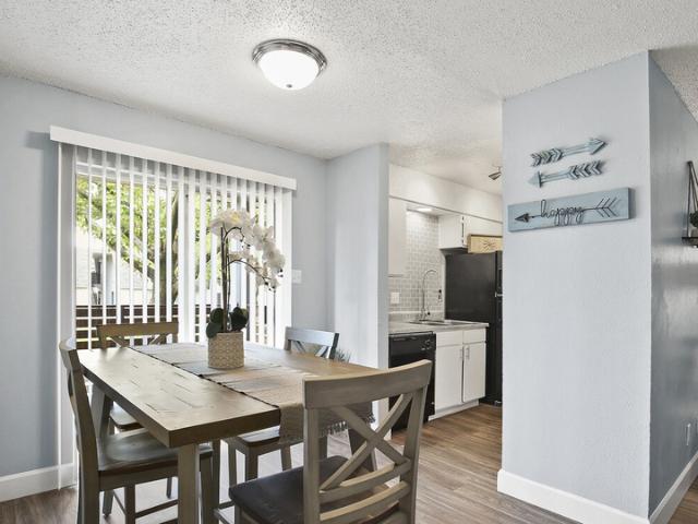 2 BR, 2 BA Apartment 11417 E NW Hwy, Dallas, TX 75218