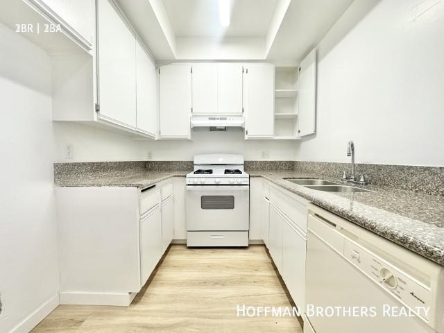 2 BR, 2 BA Apartment 11457 Collins St, North Hollywood, CA 91601
