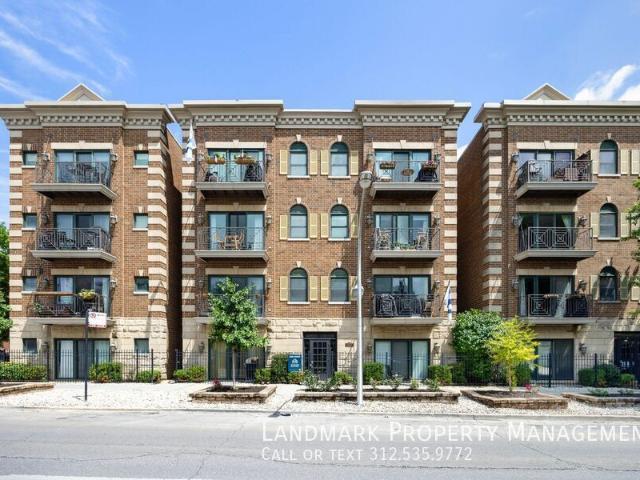 2 BR, 2 BA Apartment 1152 West Roscoe Street, Chicago, IL 60657