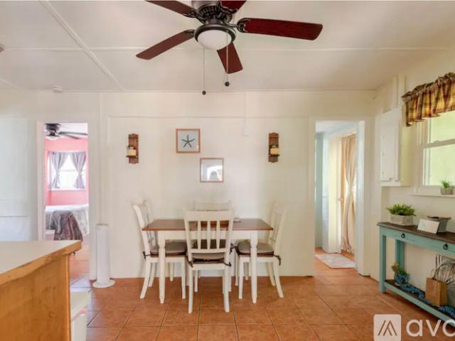 2 BR, 2 BA Apartment 1158 Hawthorne Avenue, Cedar Key, FL 32625