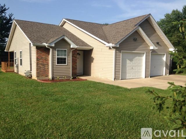 2 BR, 2 BA Apartment 115 Del Acres Dr, Unit A, Georgetown, OH 45121
