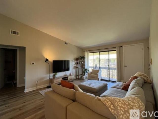 2 BR, 2 BA Apartment 115 Olesen Dr, Unit 3, Naperville, IL 60540
