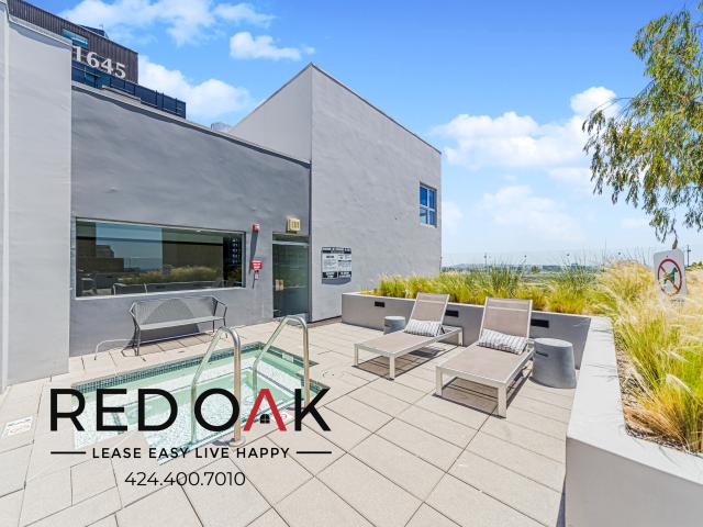 2 BR, 2 BA Apartment 1168 S Barrington Ave, Los Angeles, CA 90049