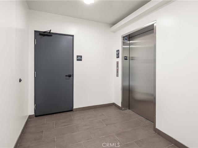 2 BR, 2 BA Apartment 11714 Archwood Street, North Hollywood, CA 91606
