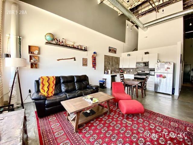 2 BR, 2 BA Apartment 1180 E. 30th St Kansas City, MO 64109