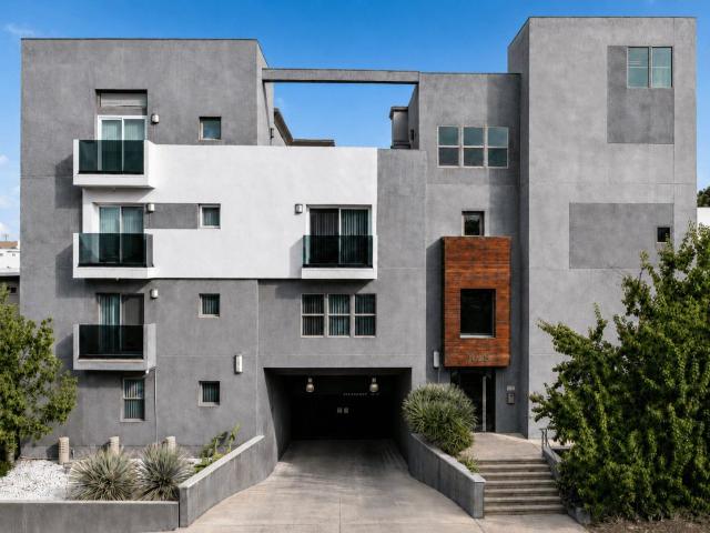 2 BR, 2 BA Apartment 11925 Kling St Unit 104, Valley Village, CA 91607