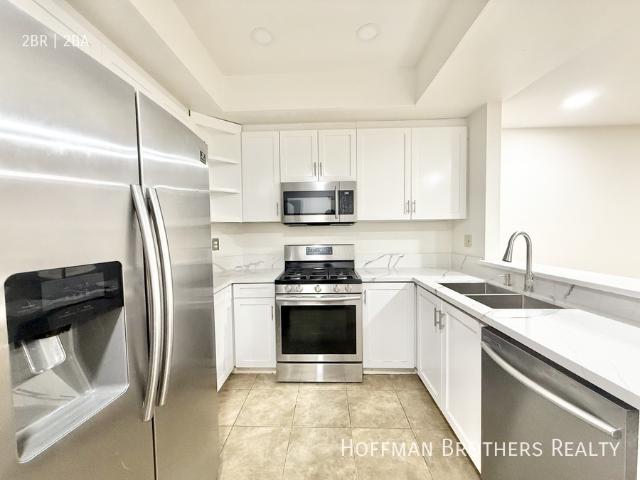 2 BR, 2 BA Apartment 11933 Goshen Ave, Los Angeles, CA 90049