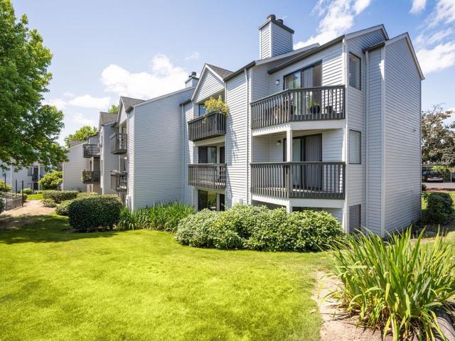 2 BR, 2 BA Apartment 11981 SW Center St Unit 21, Beaverton, OR 97005