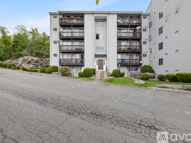 2 BR, 2 BA Apartment 11 Gibbs St, Unit I, Worcester, MA 01607