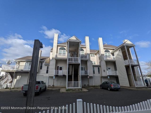 2 BR, 2 BA Apartment 11 Raritan Ave, Highland Park, NJ 08904
