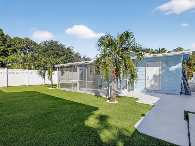 2 BR, 2 BA Apartment 123 North Ocean Breeze, Lake Worth, FL 33460
