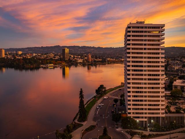 2 BR, 2 BA Apartment 1200 Lakeshore Avenue Unit 16F, Oakland, CA 94606