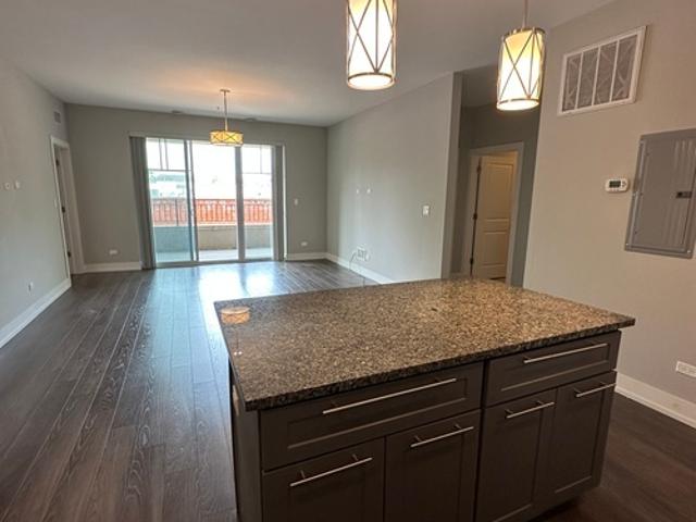 2 BR, 2 BA Apartment 1202 Waukegan Rd, Unit 206, Glenview, IL 60025