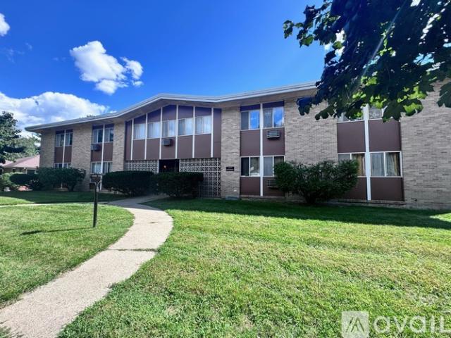 2 BR, 2 BA Apartment 120 West Slifer Street, Unit 5, Portage, WI 53901