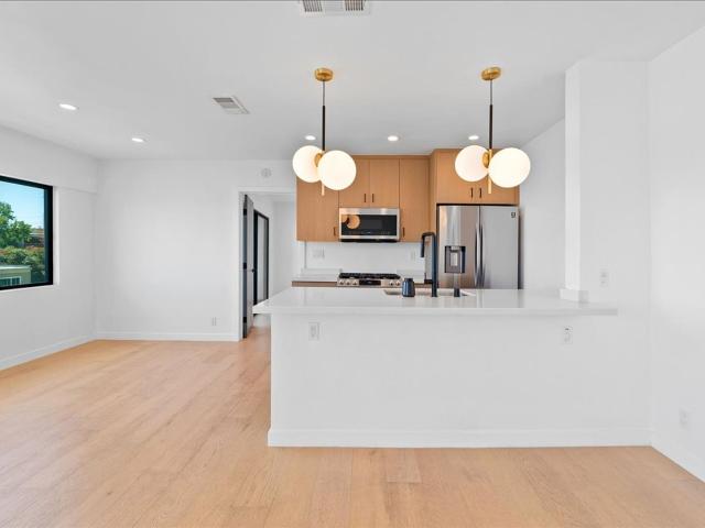 2 BR, 2 BA Apartment 1210 Larrabee St West Hollywood, CA 90069