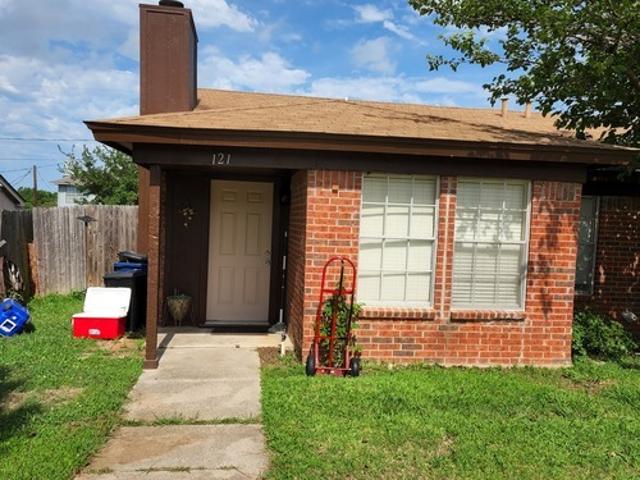 2 BR, 2 BA Apartment 121 Oak Wood Ln, Kennedale, TX 76060