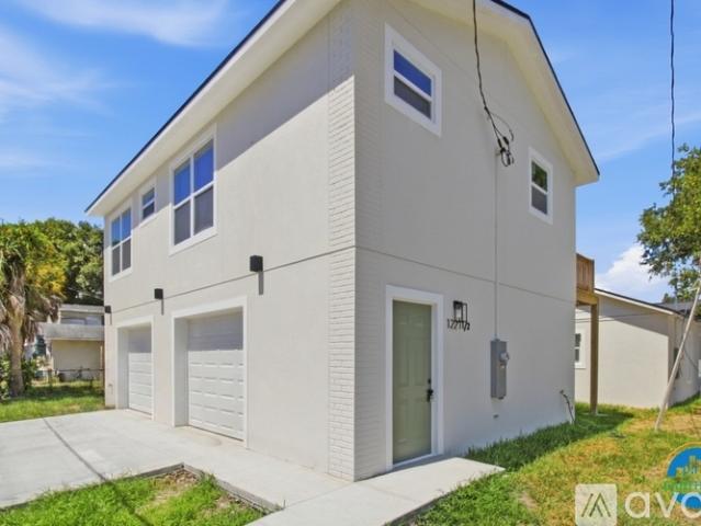 2 BR, 2 BA Apartment 1221 17th St N, Unit B, St. Petersburg, FL 33713