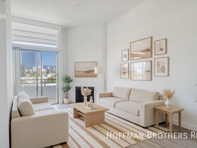 2 BR, 2 BA Apartment 1229 N Mansfield Ave, Los Angeles, CA 90038