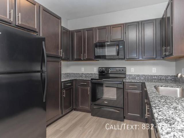 2 BR, 2 BA Apartment 12300 W Bellfort Ave, Stafford, TX 77477