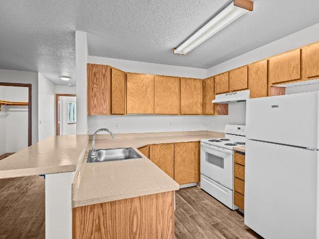 2 BR, 2 BA Apartment 12330 SE Bush St Unit 56, Portland, OR 97236