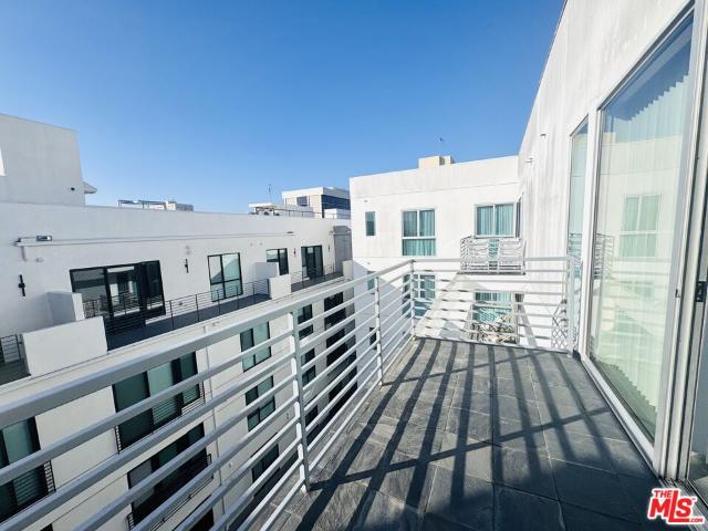 2 BR, 2 BA Apartment 1241 5th Street, Santa Monica, CA 90401