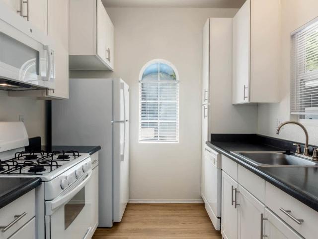 2 BR, 2 BA Apartment 12435 Heatherton Court Unit 395, San Diego, CA 92128