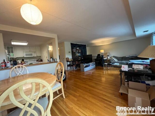 2 BR, 2 BA Apartment 1243 Beacon St, Unit 3A, Brookline, MA 02446