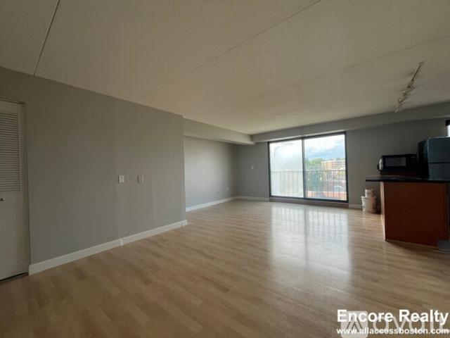 2 BR, 2 BA Apartment 1243 Beacon St, Unit 8B, Brookline, MA 02446