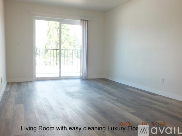 2 BR, 2 BA Apartment 12544 15th Avenue Northeast, Unit 308, Seattle, WA 98125