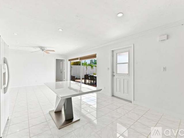2 BR, 2 BA Apartment 126 West Ct, Royal Palm Beach, FL 33411