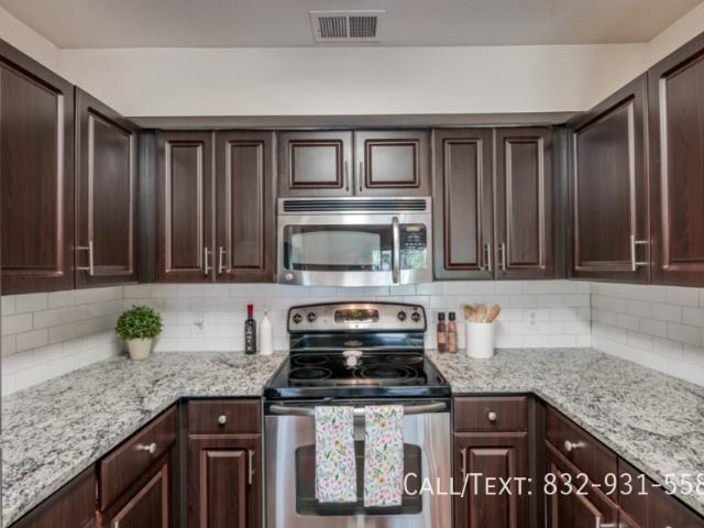 2 BR, 2 BA Apartment 12705 W Broadway St, Pearland, TX 77584