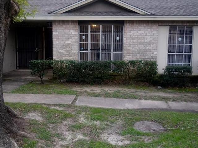 2 BR, 2 BA Apartment 12728 Bexley Dr, Houston, TX 77099