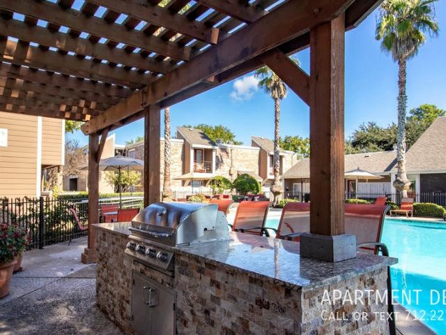 2 BR, 2 BA Apartment 12817 Greenwood Forest DrÂ, Houston, TX 77066