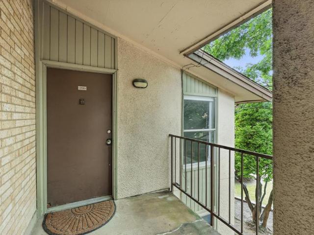 2 BR, 2 BA Apartment 12824 Midway Road, Dallas, TX 75244