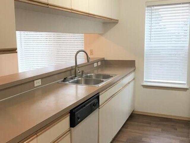 2 BR, 2 BA Apartment 12839 SE 40th Pl, Unit B5, Bellevue, WA 98006