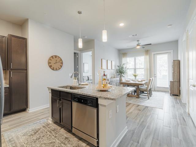 2 BR, 2 BA Apartment 12840 Jones Road Unit 1233, Houston, TX 77070
