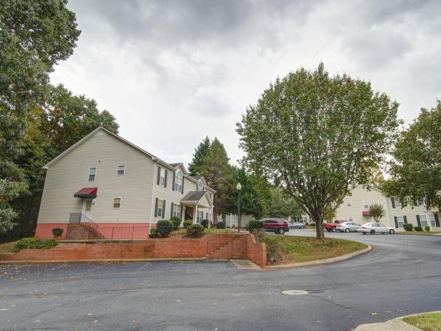 2 BR, 2 BA Apartment 1299 Sentry Pointe Ct Unit 1211, Winston Salem, NC 27127