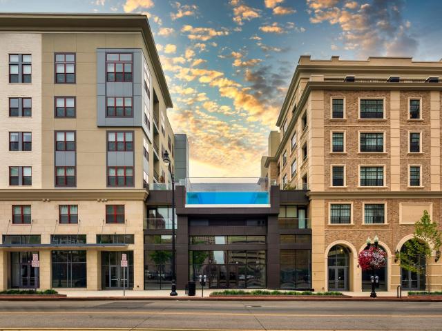 2 BR, 2 BA Apartment 12 W Gay St Unit 202, Columbus, OH 43215