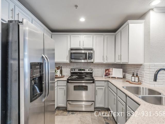 2 BR, 2 BA Apartment 1300 Bering Dr, Houston, TX 77057