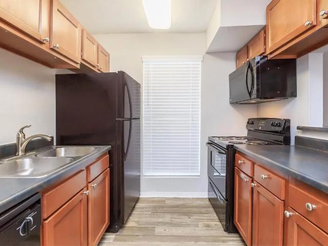 2 BR, 2 BA Apartment 1300 Wilcrest Dr Unit 308, Houston, TX 77042
